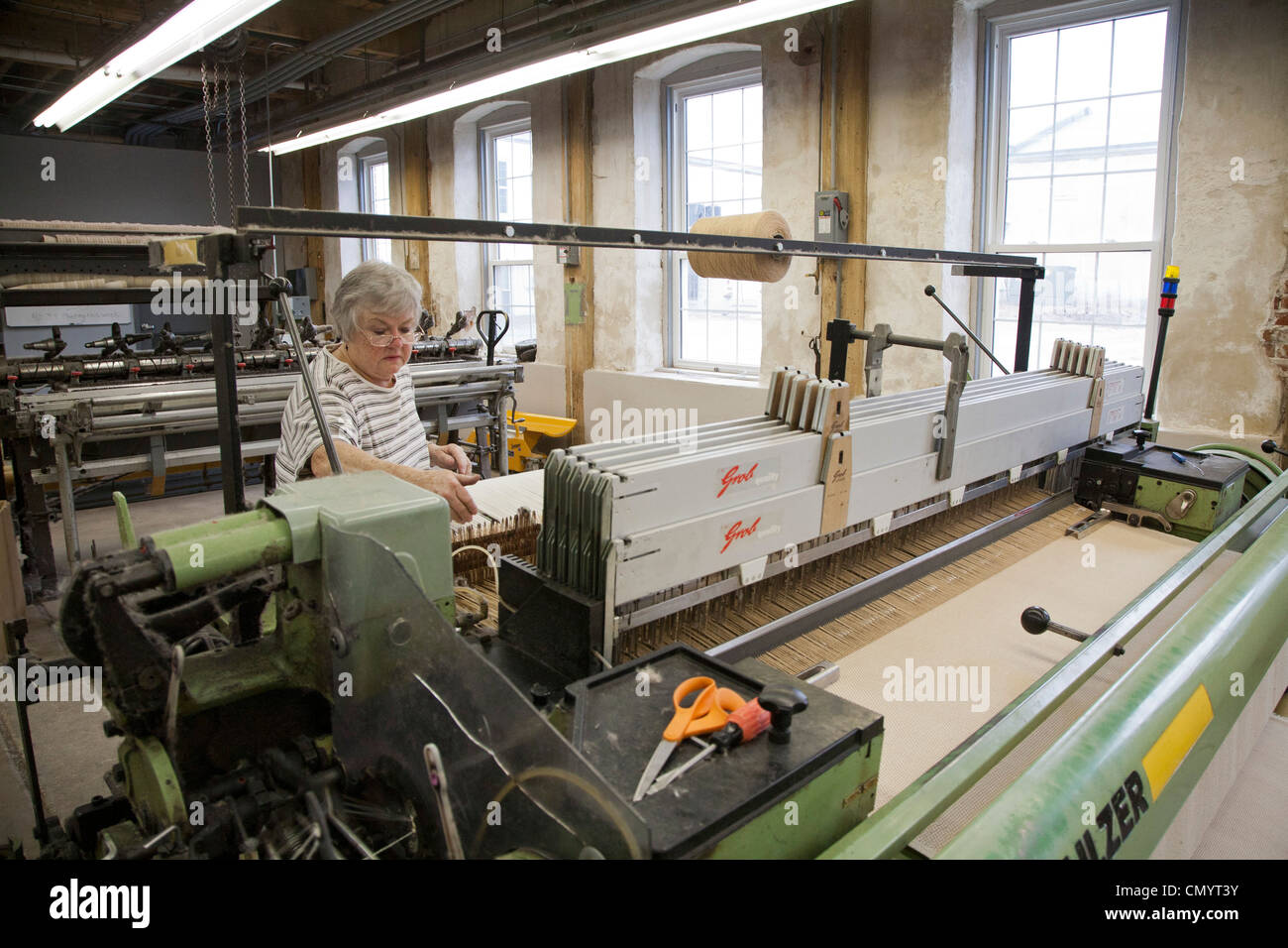Horizontal loom hi-res stock photography and images - Alamy