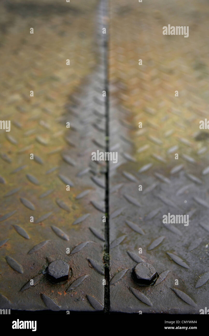 Bolted steel plates hi-res stock photography and images - Alamy