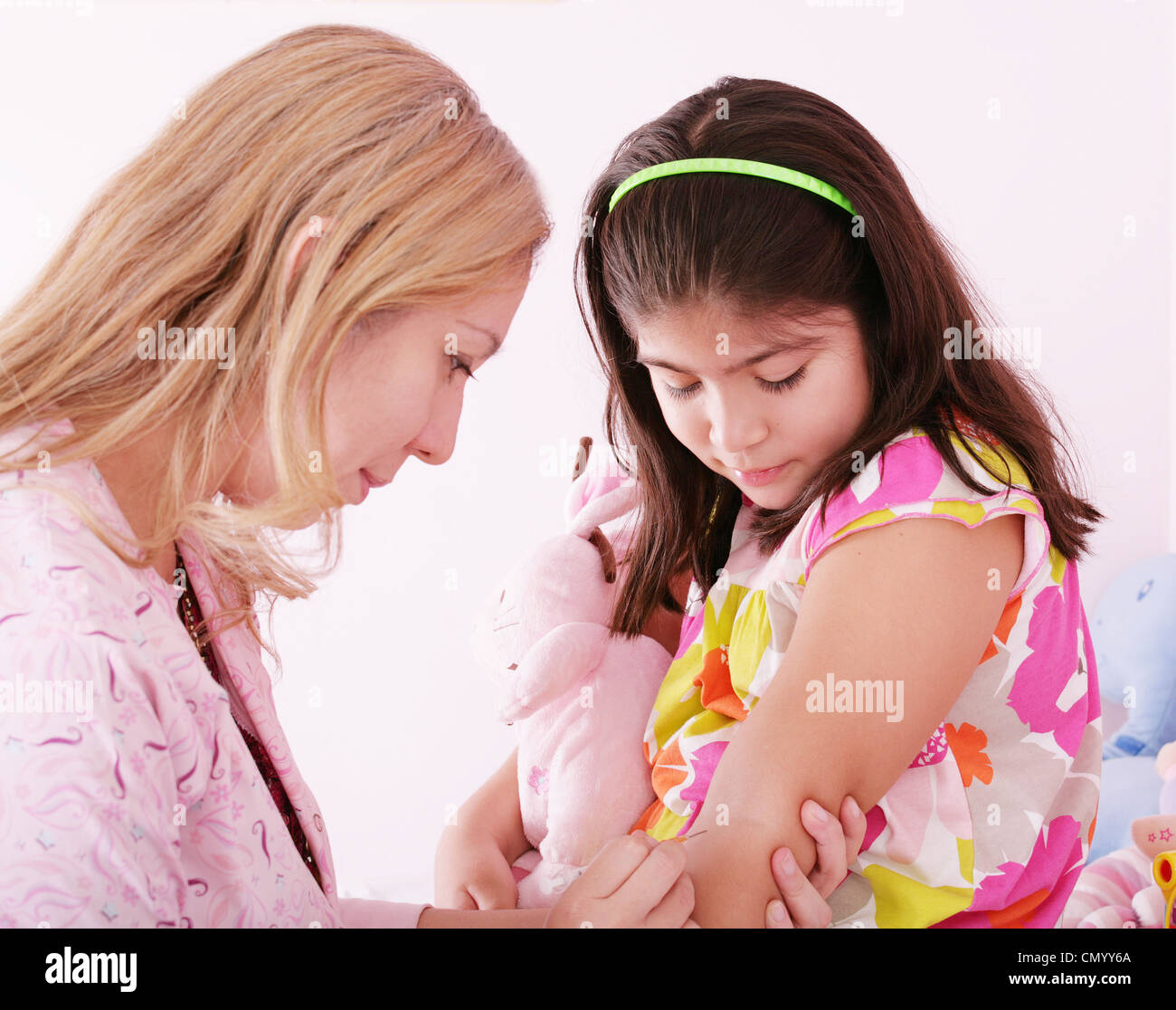 girl being injected Stock Photo - Alamy