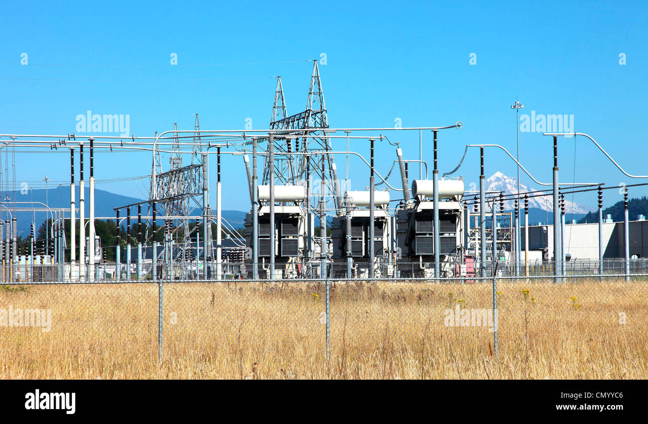 Electrical towers a distribution system, Oregon Stock Photo - Alamy