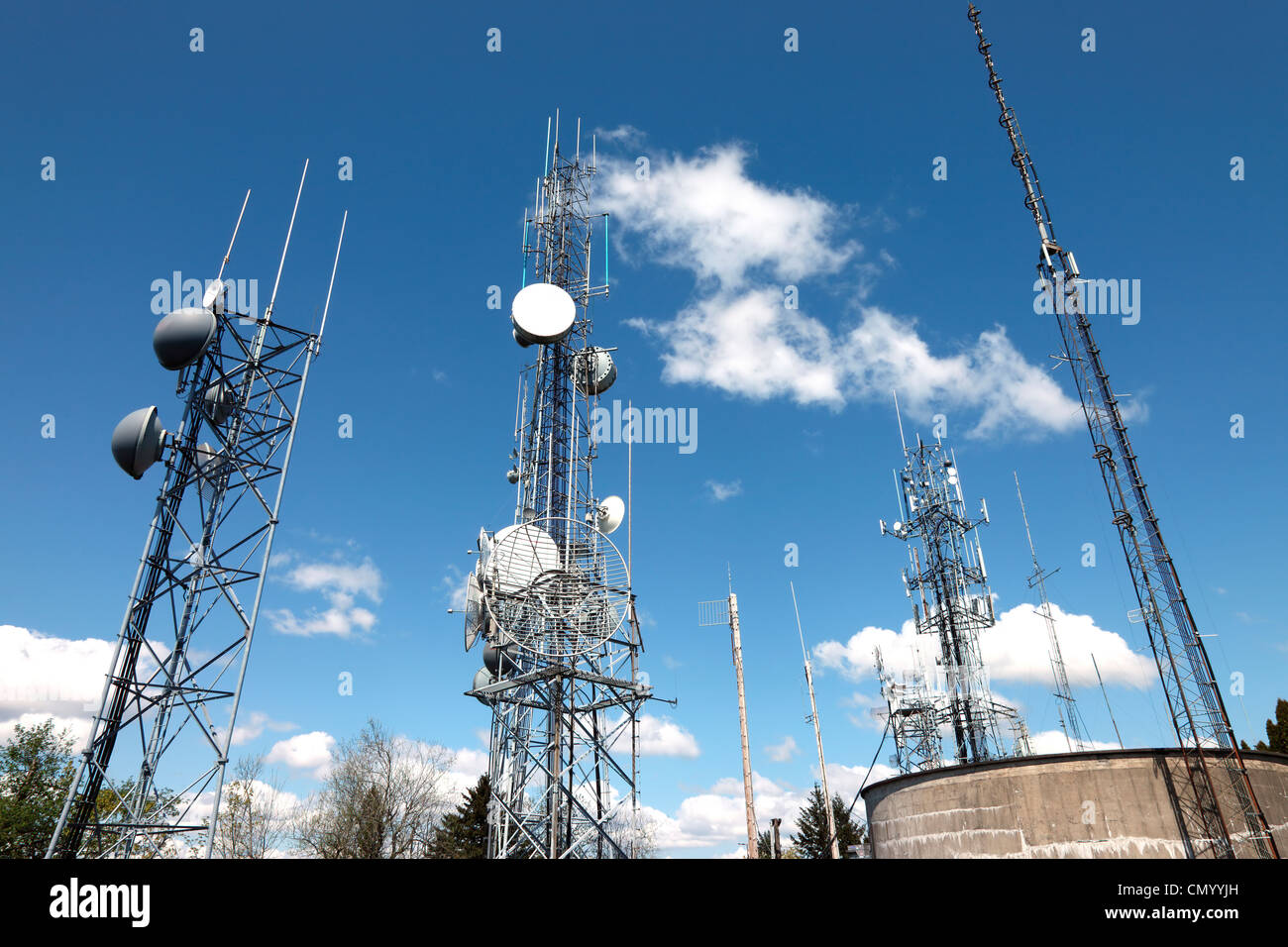 Satellite dishes, telecommunication & cell towers technology Stock ...