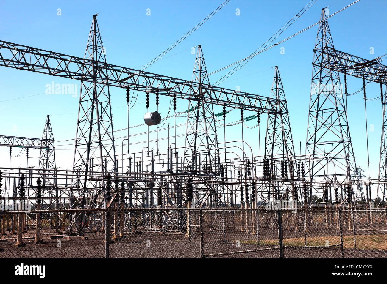 Electrical towers a distribution system, Oregon Stock Photo - Alamy