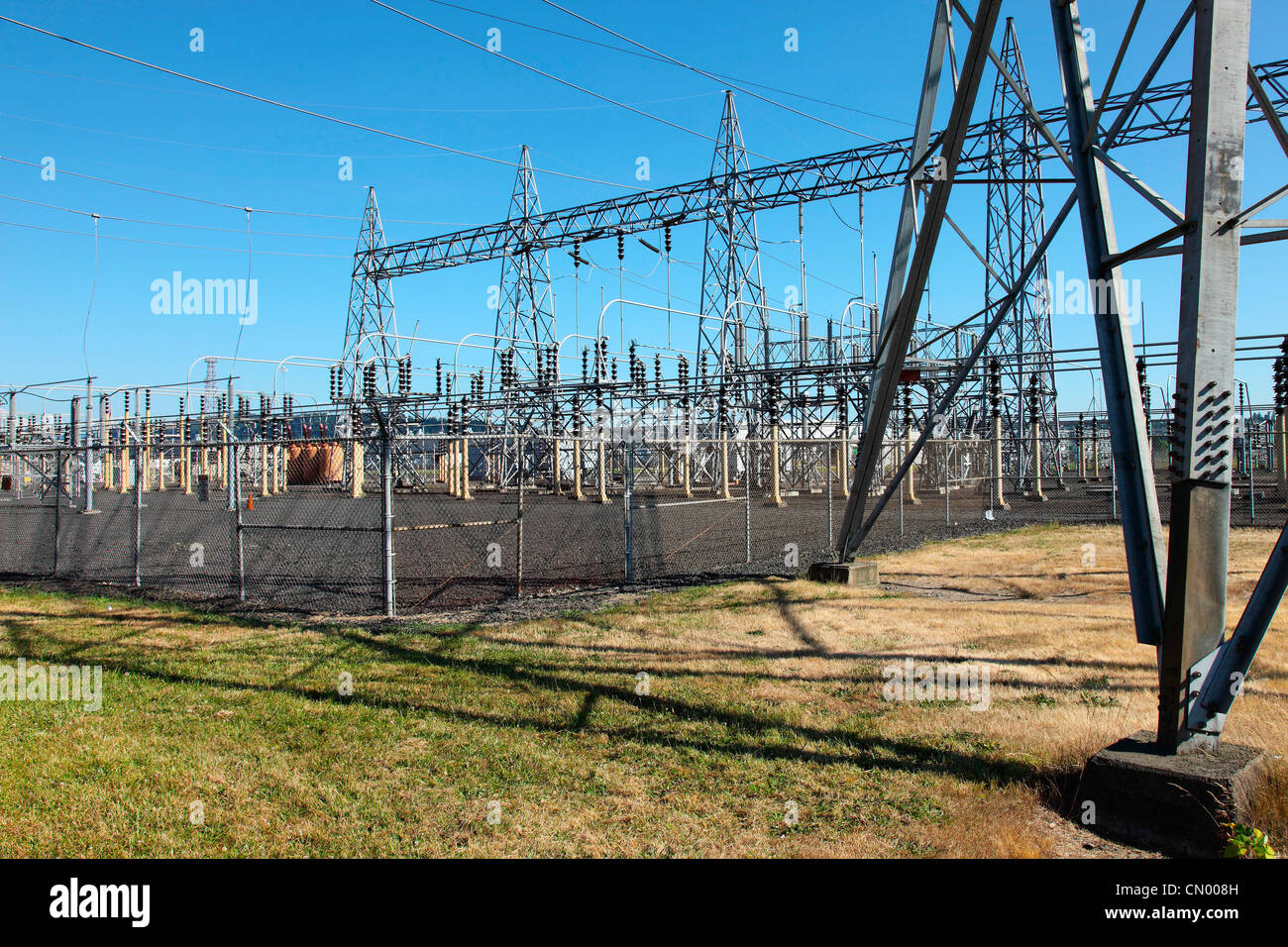 Electrical towers a distribution system, Oregon Stock Photo - Alamy