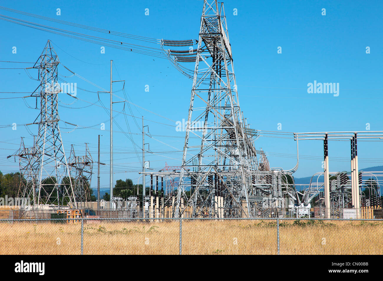 Electrical towers a distribution system, Oregon Stock Photo - Alamy