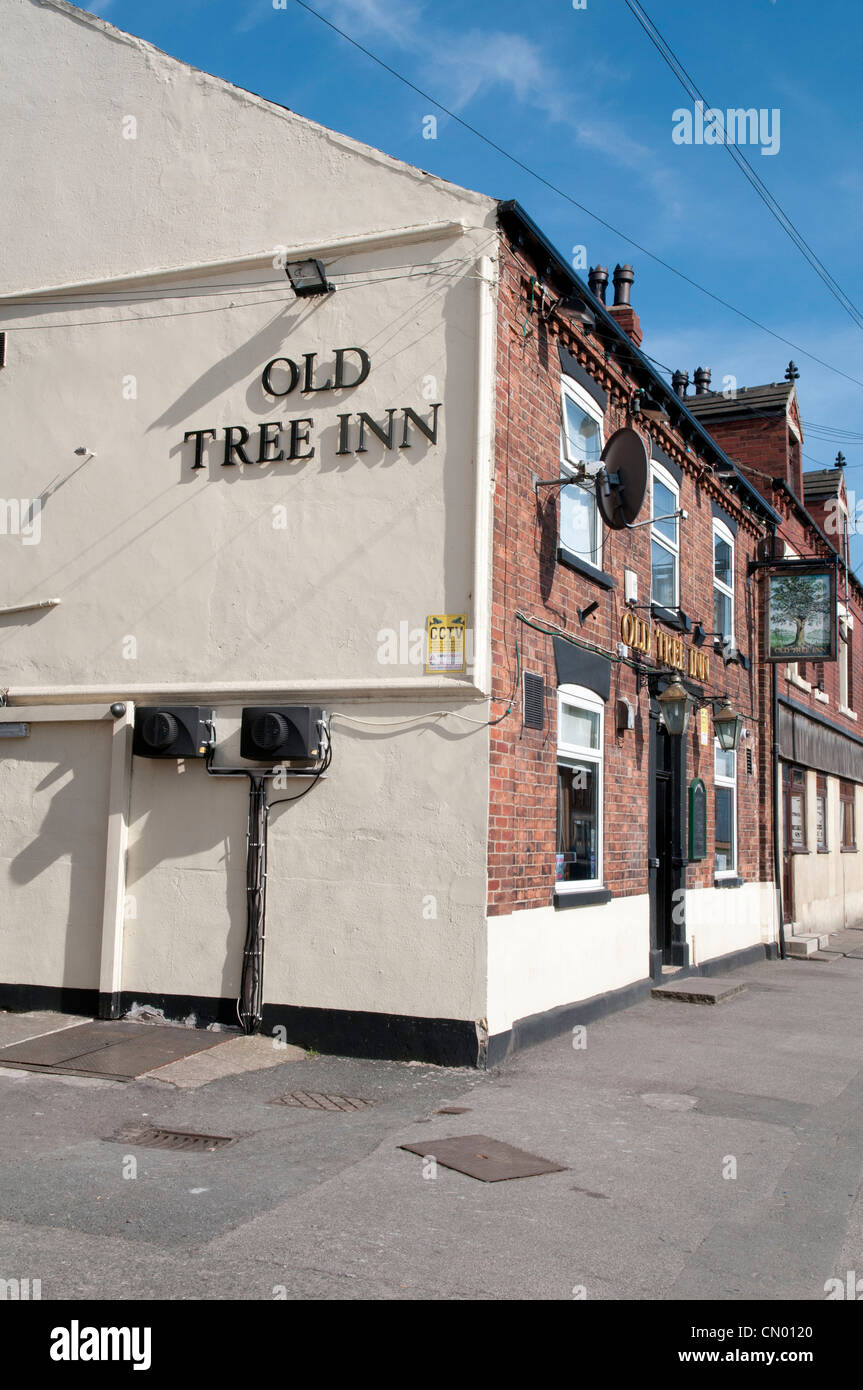 Tree inn hi-res stock photography and images - Alamy