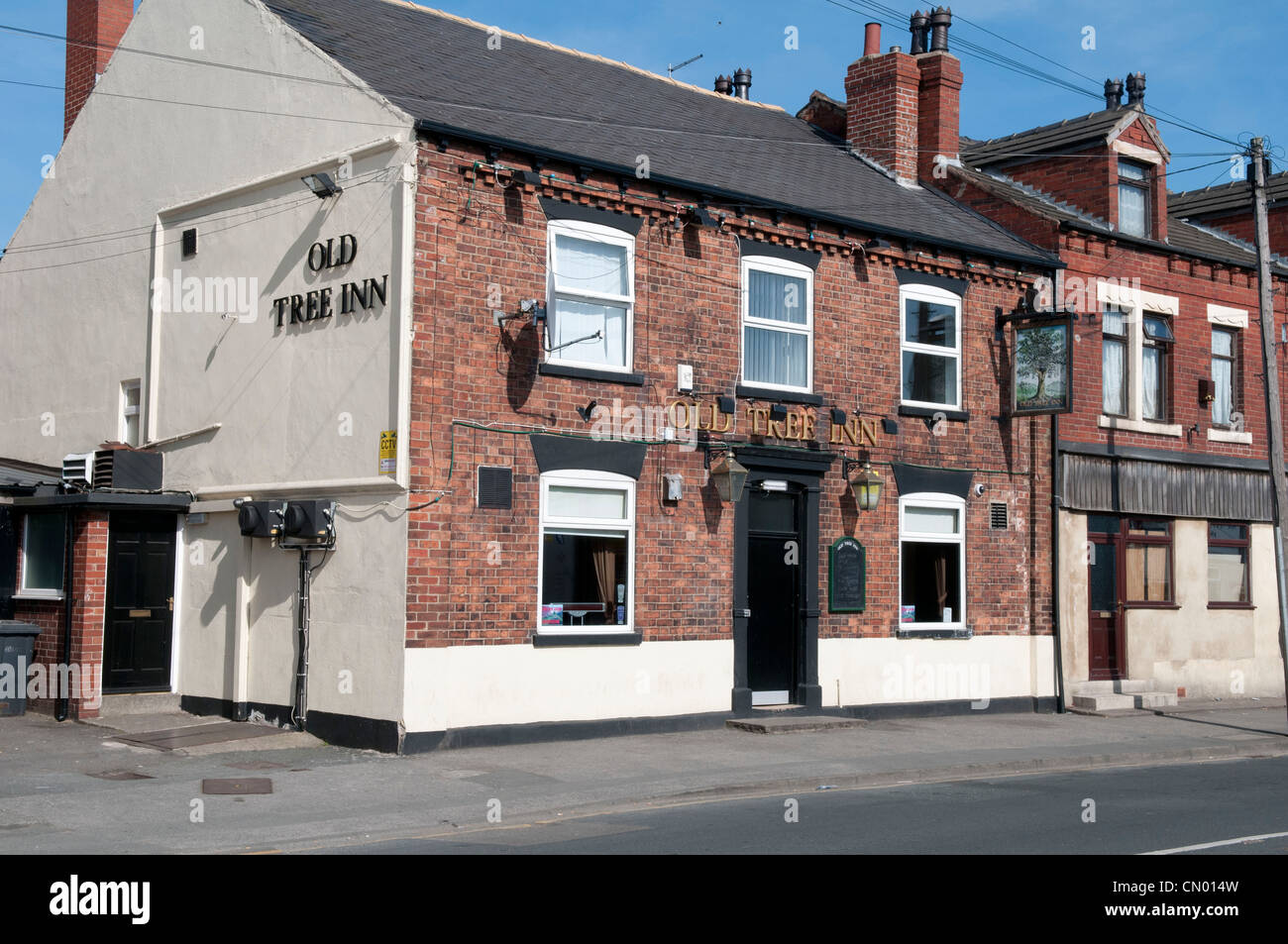 Old tree inn hi-res stock photography and images - Alamy