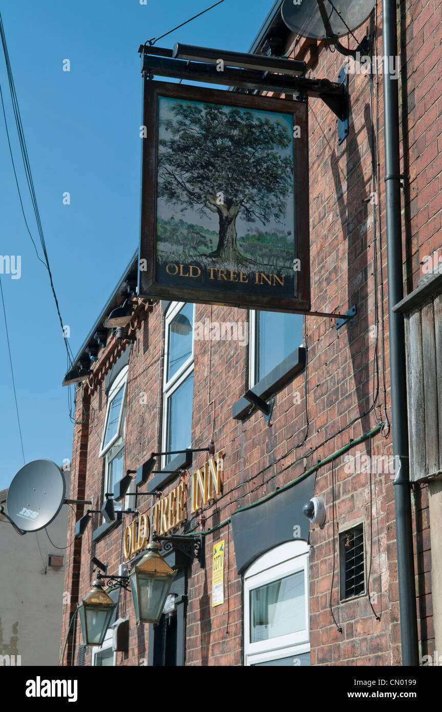 Old Tree Inn, High Street, Kippax Stock Photo - Alamy