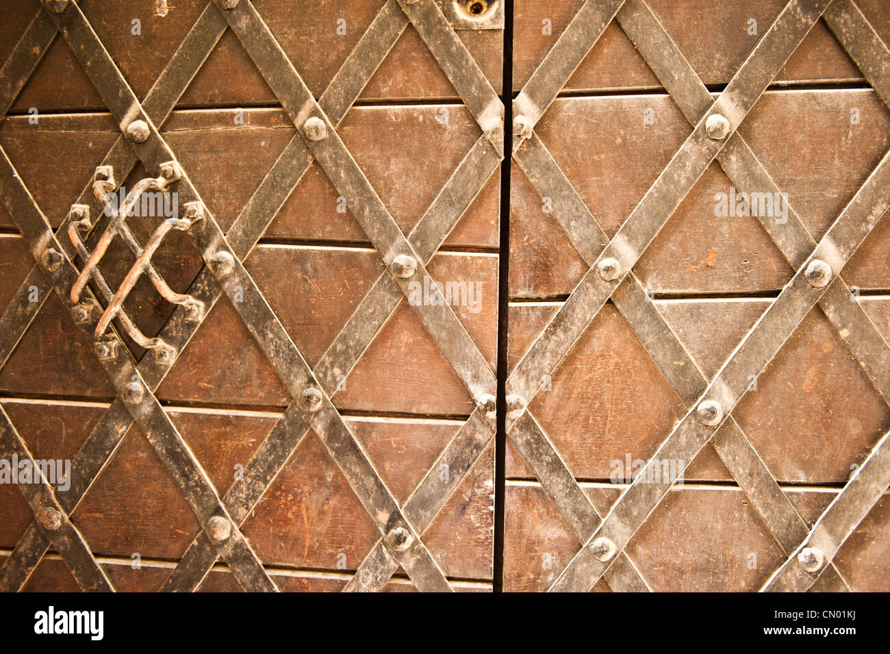 A closeup of a golden, crisscrossed, brass gate Stock Photo - Alamy