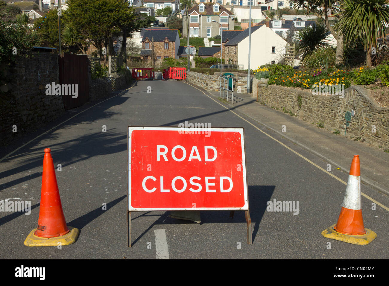 Red closed sign hi-res stock photography and images - Alamy