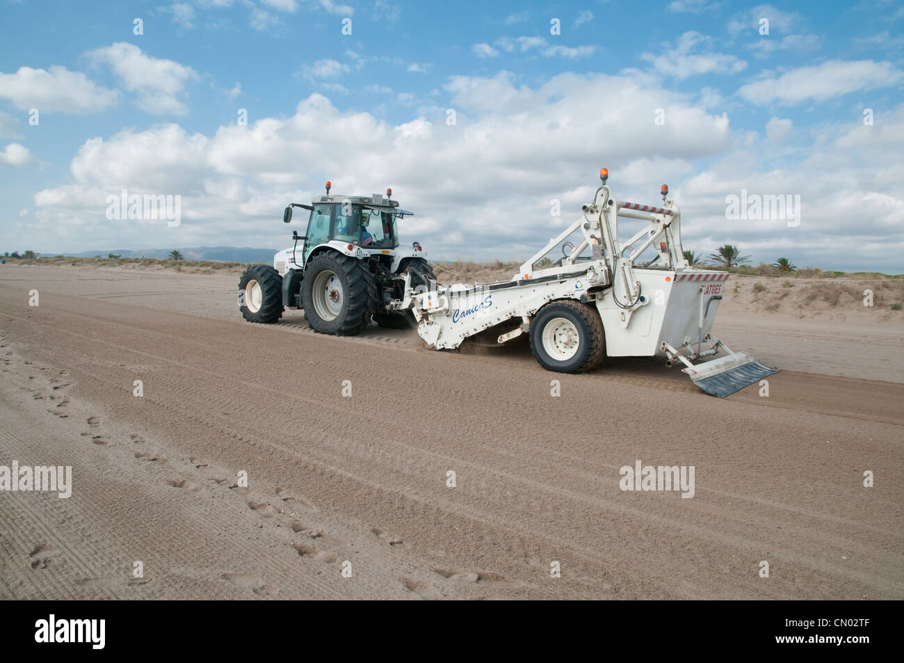Beach cleaning machine hi-res stock photography and images - Alamy