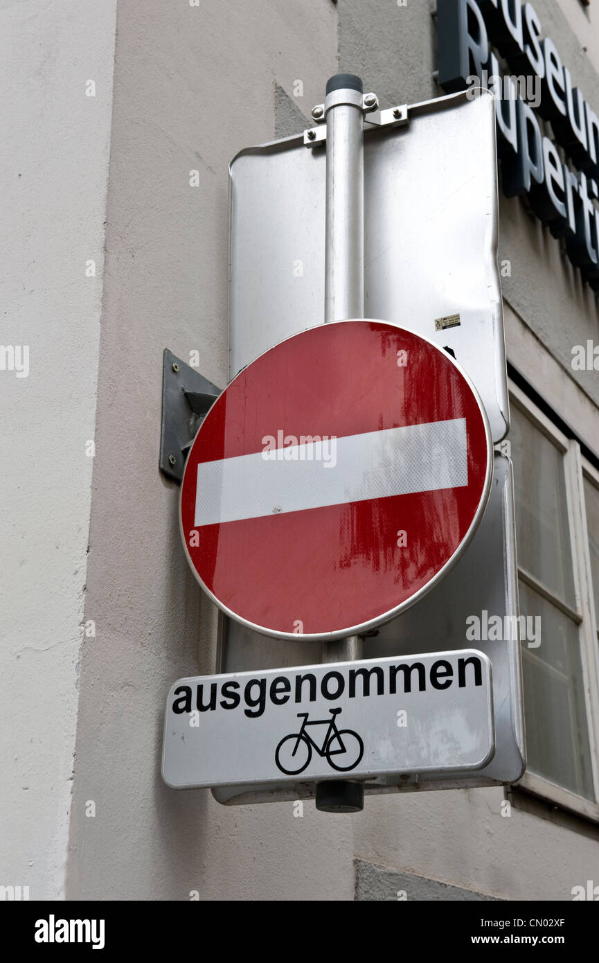 Active sign hi-res stock photography and images - Alamy