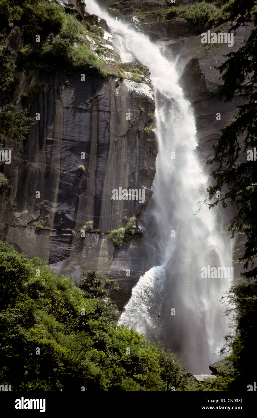 Waterfall the himalayan mountains in India Stock Photo - Alamy