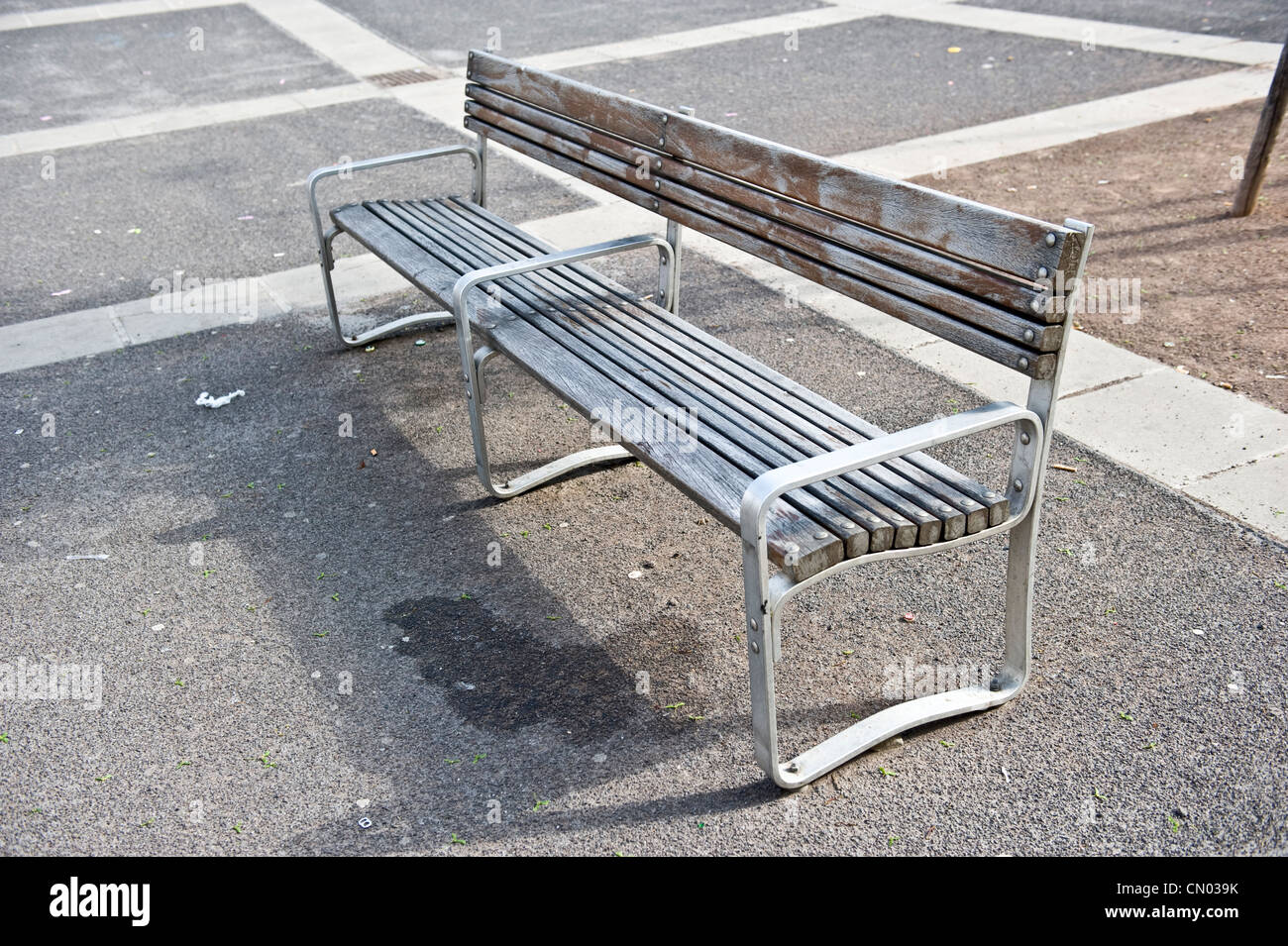 Pavement bench hi-res stock photography and images - Alamy