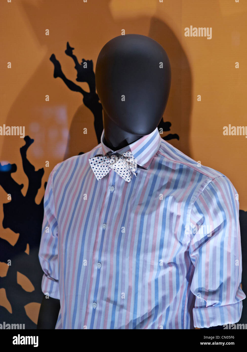 Mannequin Male. Mens fashion shop window Stock Photo - Alamy