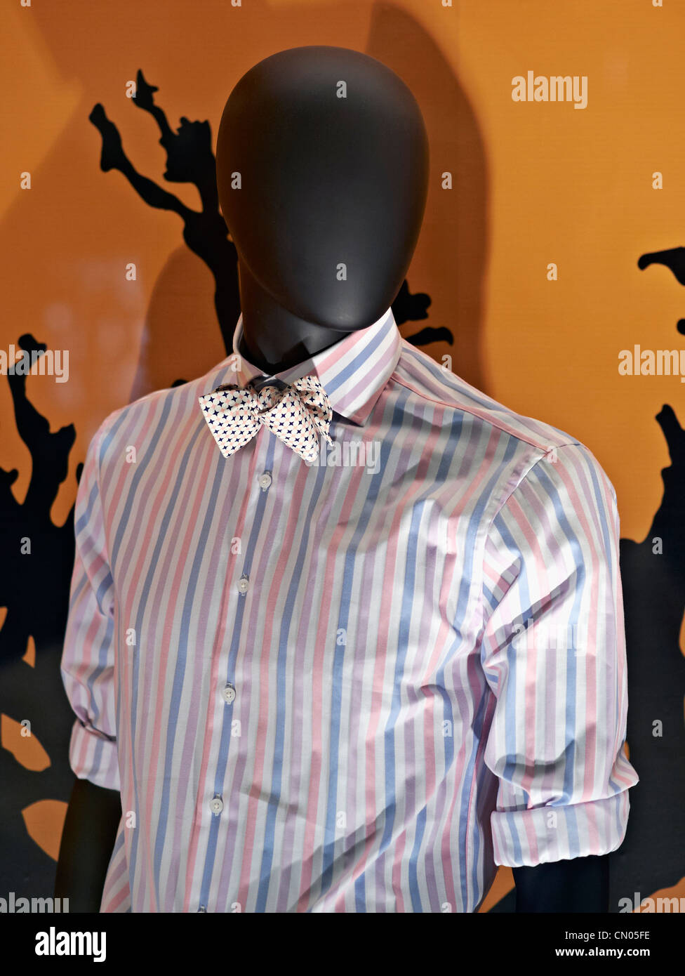 Mannequin Male. Mens fashion shop window Stock Photo - Alamy