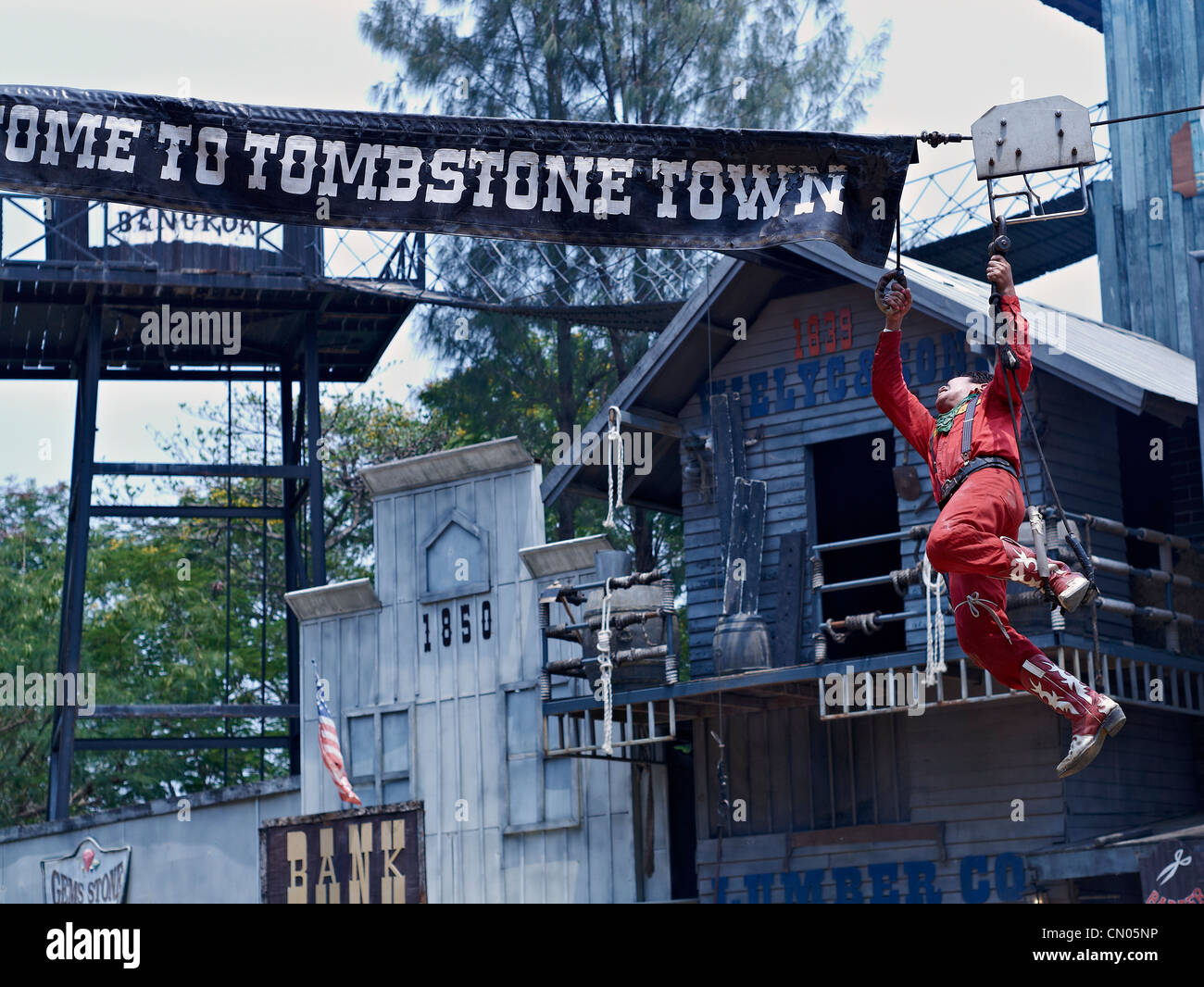 Stunt actors hi-res stock photography and images - Alamy