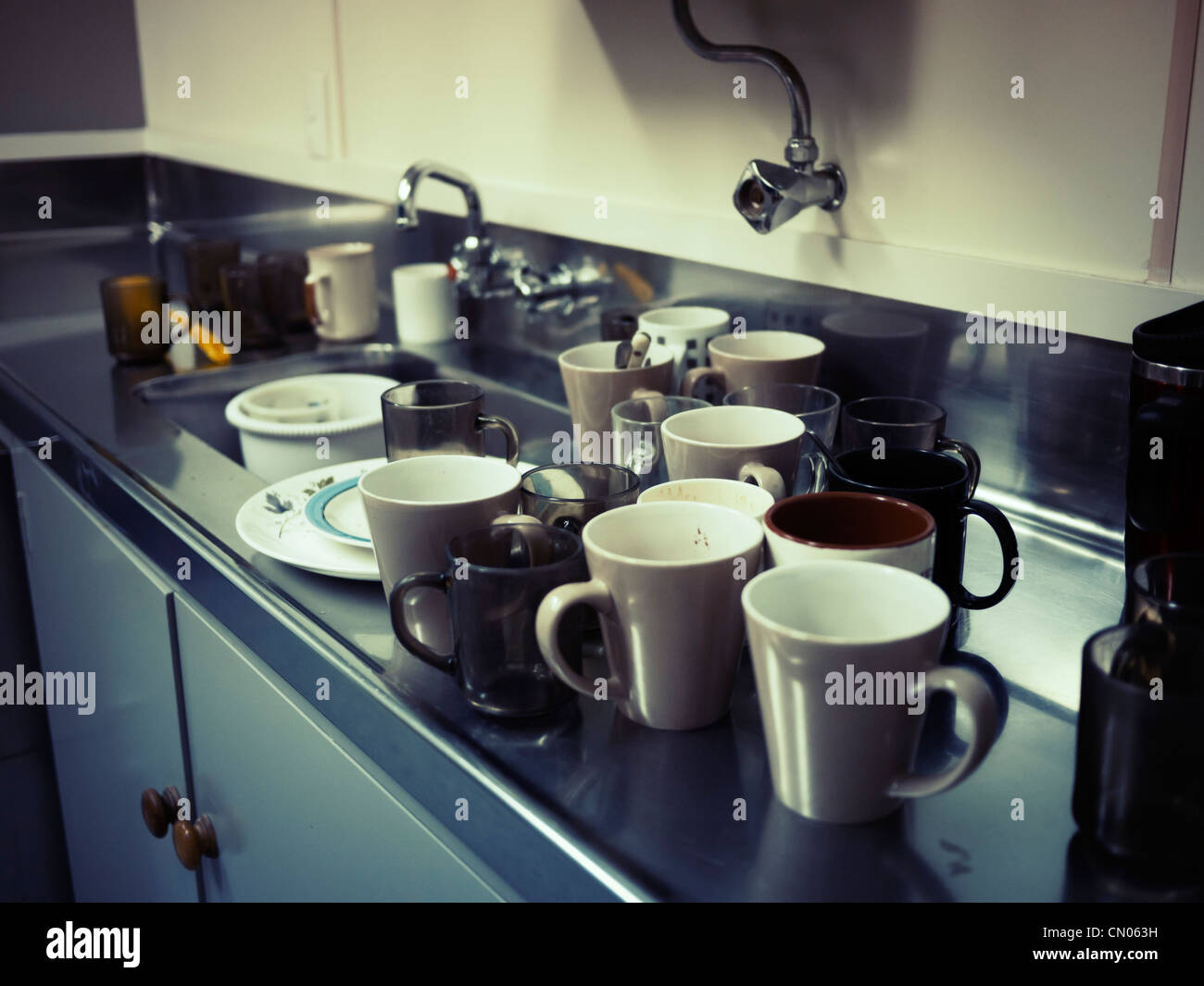 Dirty coffee cup and sink hi-res stock photography and images - Alamy