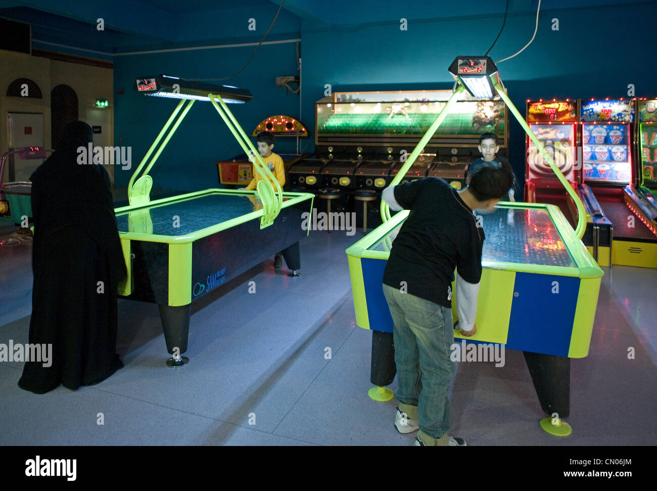 Bahrain, Manama, local people in the Seef Mall shopping center Stock ...