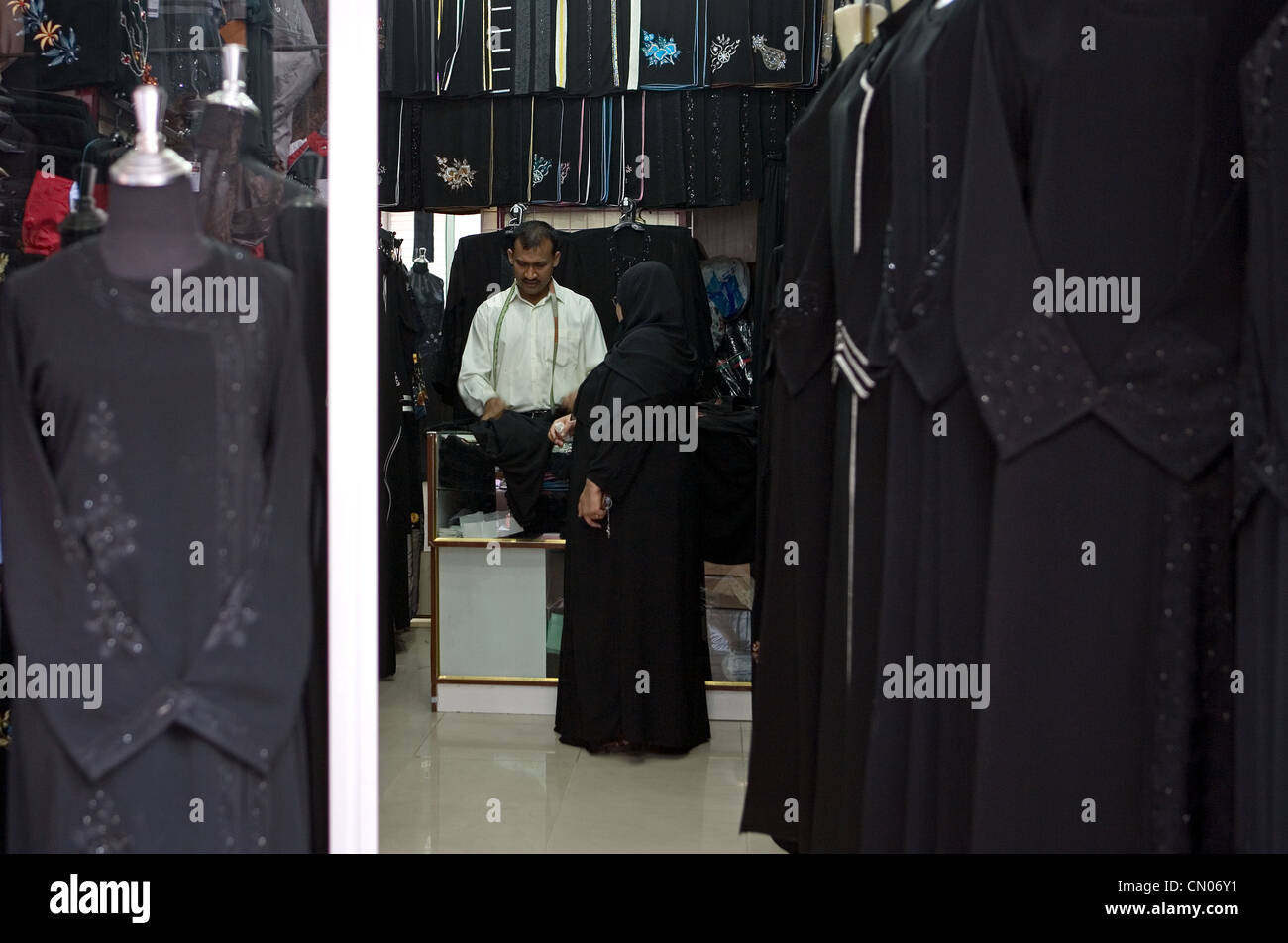 Souk shopping bahrain hi-res stock photography and images - Alamy