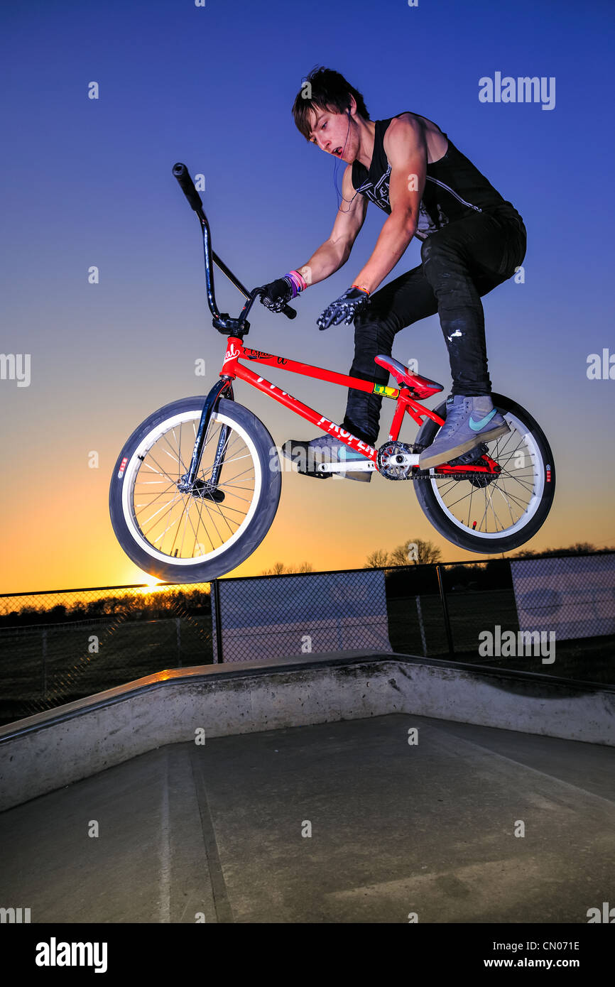 Bmx jump hi-res stock photography and images - Alamy
