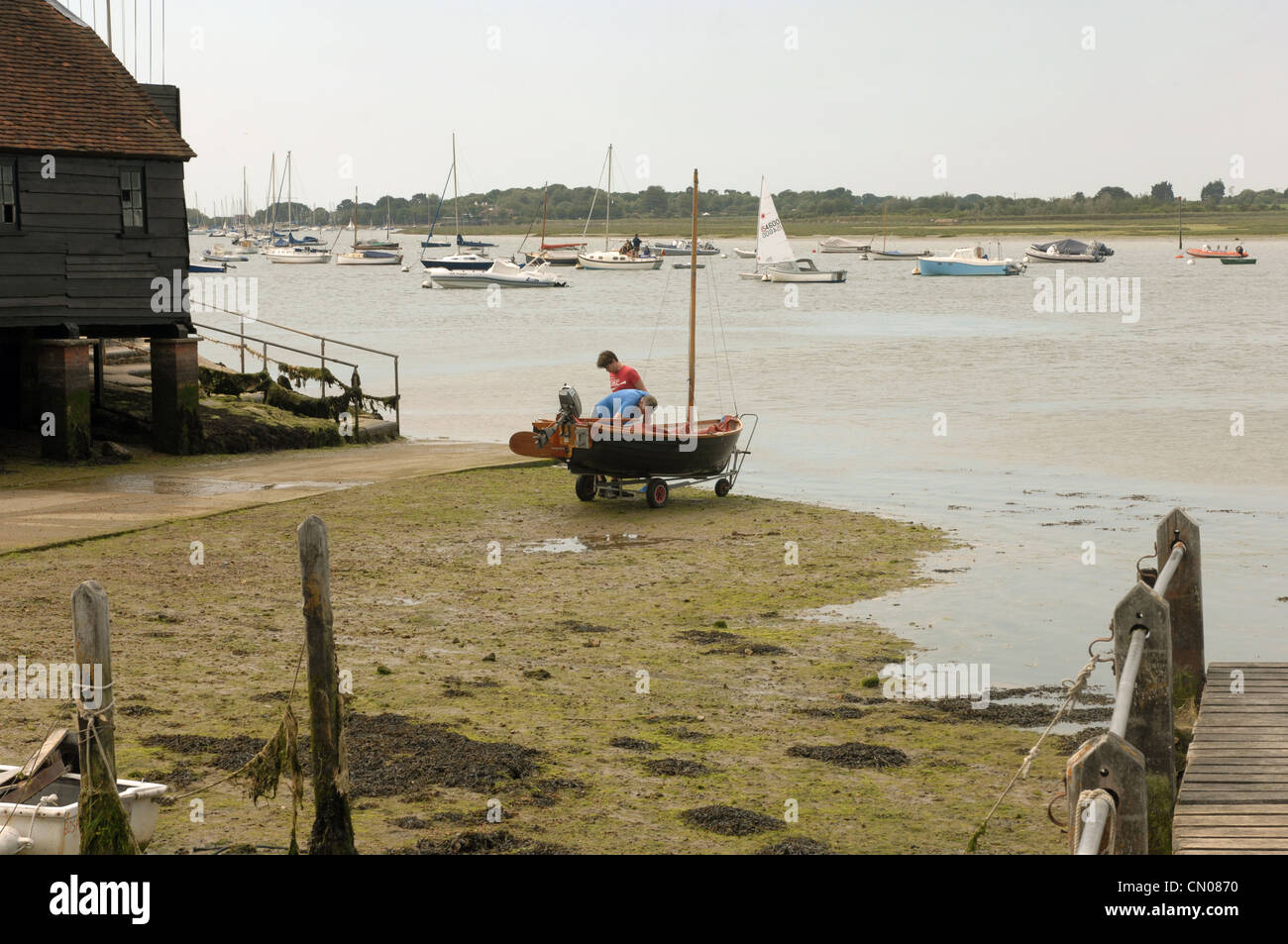 Bosham quay seaweed hi-res stock photography and images - Alamy