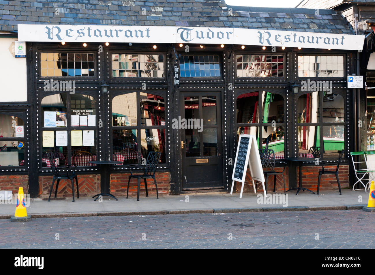 Tudor rooms hi-res stock photography and images - Alamy
