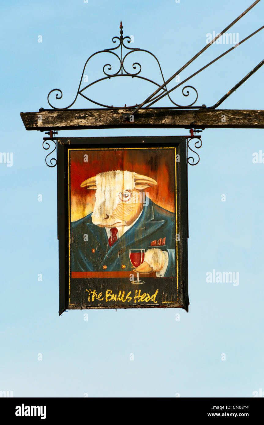 The bull pub sign hi-res stock photography and images - Alamy