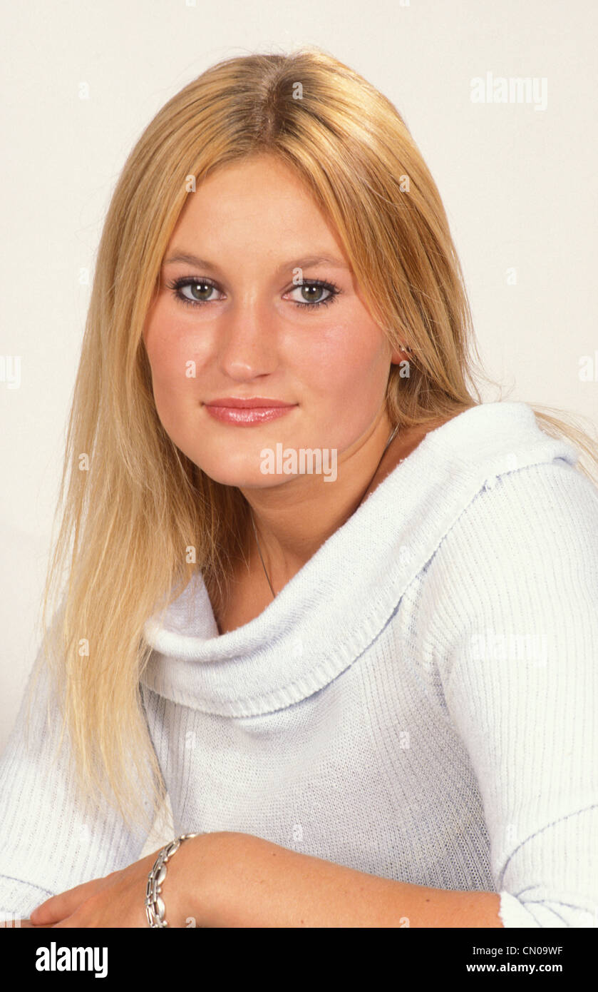 portrait young blonde woman Stock Photo - Alamy portrait young blonde woman Stock Photo - Alamy
