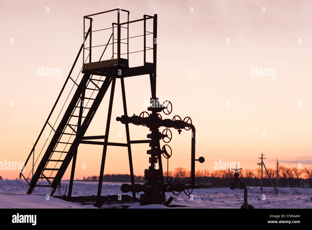 Oil rig well head hi-res stock photography and images - Alamy