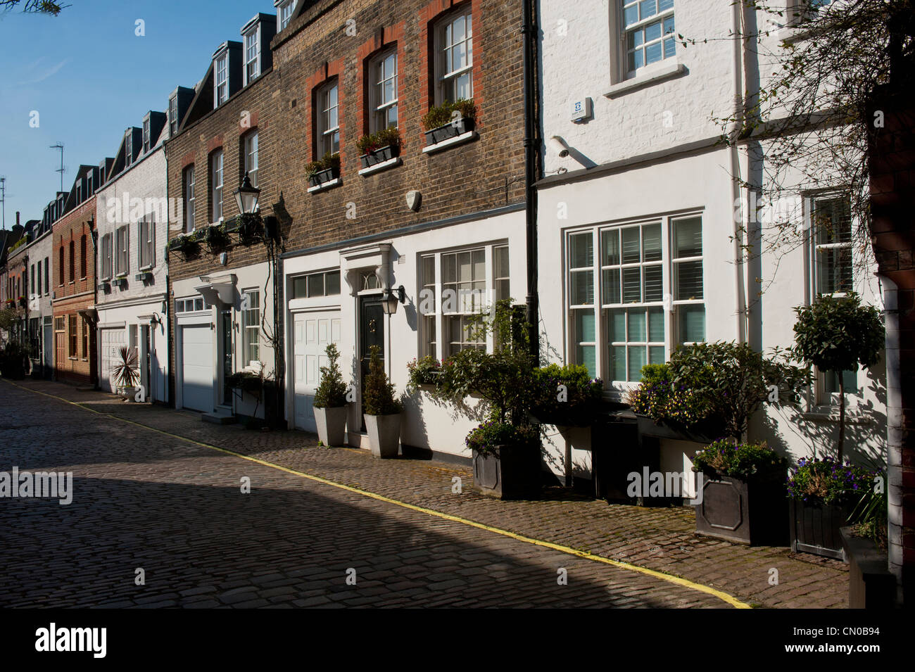 Pretty street london hi-res stock photography and images - Alamy