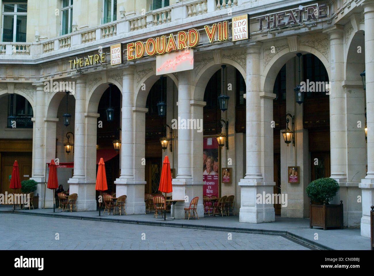 Paris traditional cafe hi-res stock photography and images - Alamy