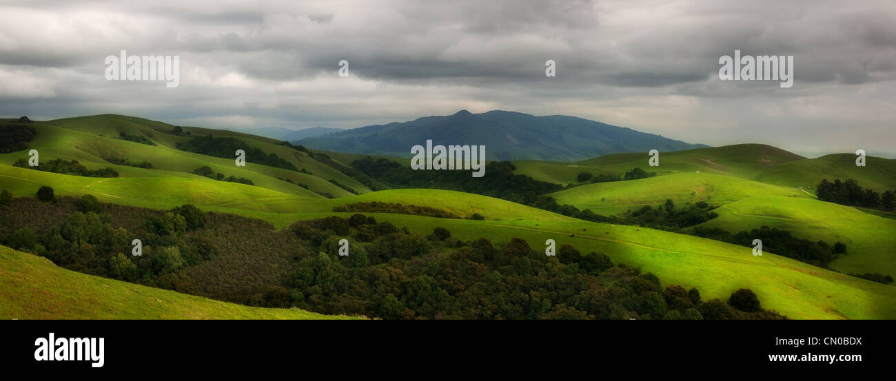 Northern california mountains panorama hi-res stock photography and ...