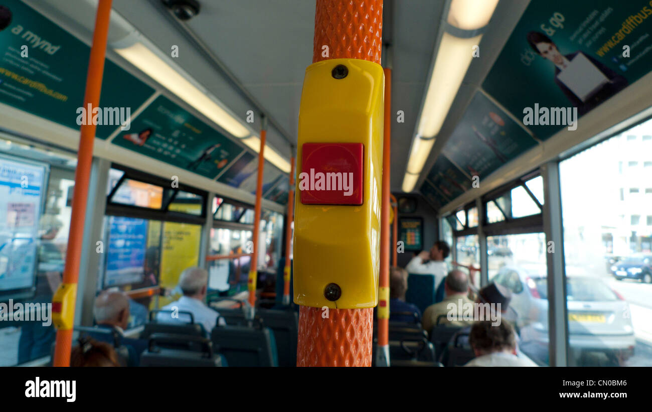 Cardiff bus hi-res stock photography and images - Alamy