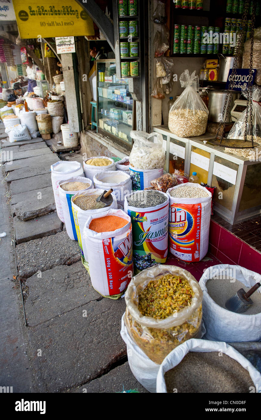 Spice Market in Yangon Myanmar Stock Photo - Alamy