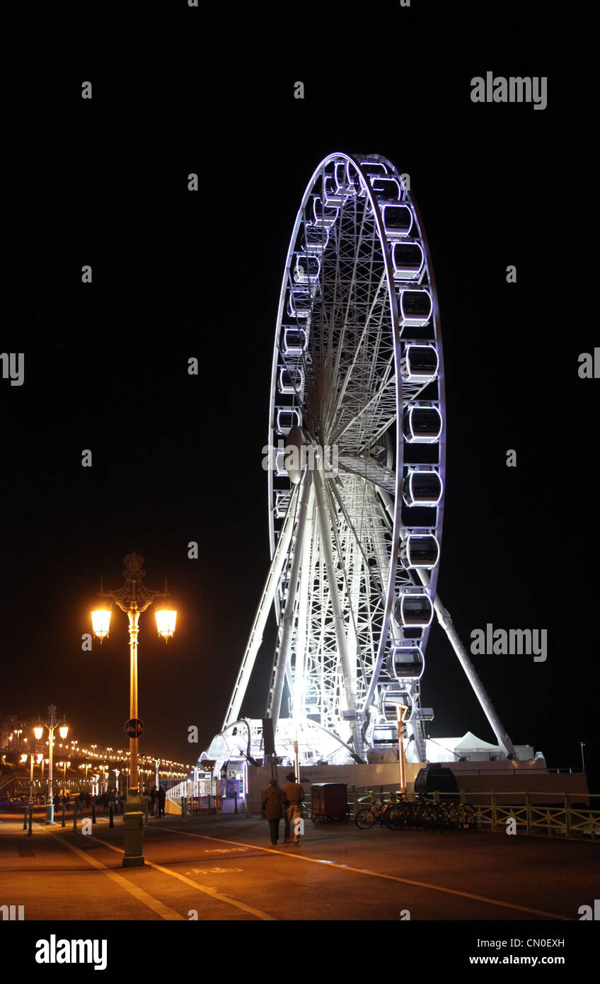 Big wheel night couple hi-res stock photography and images - Alamy