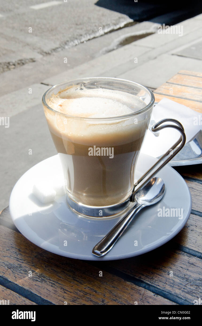 Cafe au lait paris hi-res stock photography and images - Alamy
