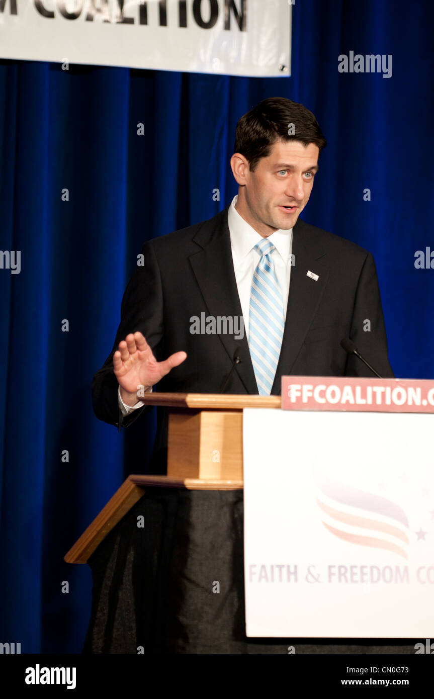 Paul Ryan comes to Waukesha, WI to endorse Mitt Romney for the upcoming ...