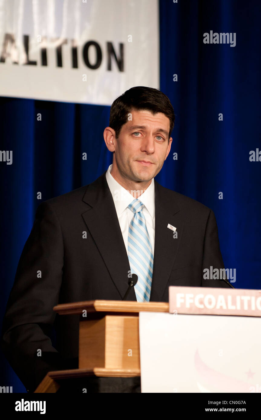 Paul Ryan comes to Waukesha, WI to endorse Mitt Romney for the upcoming ...