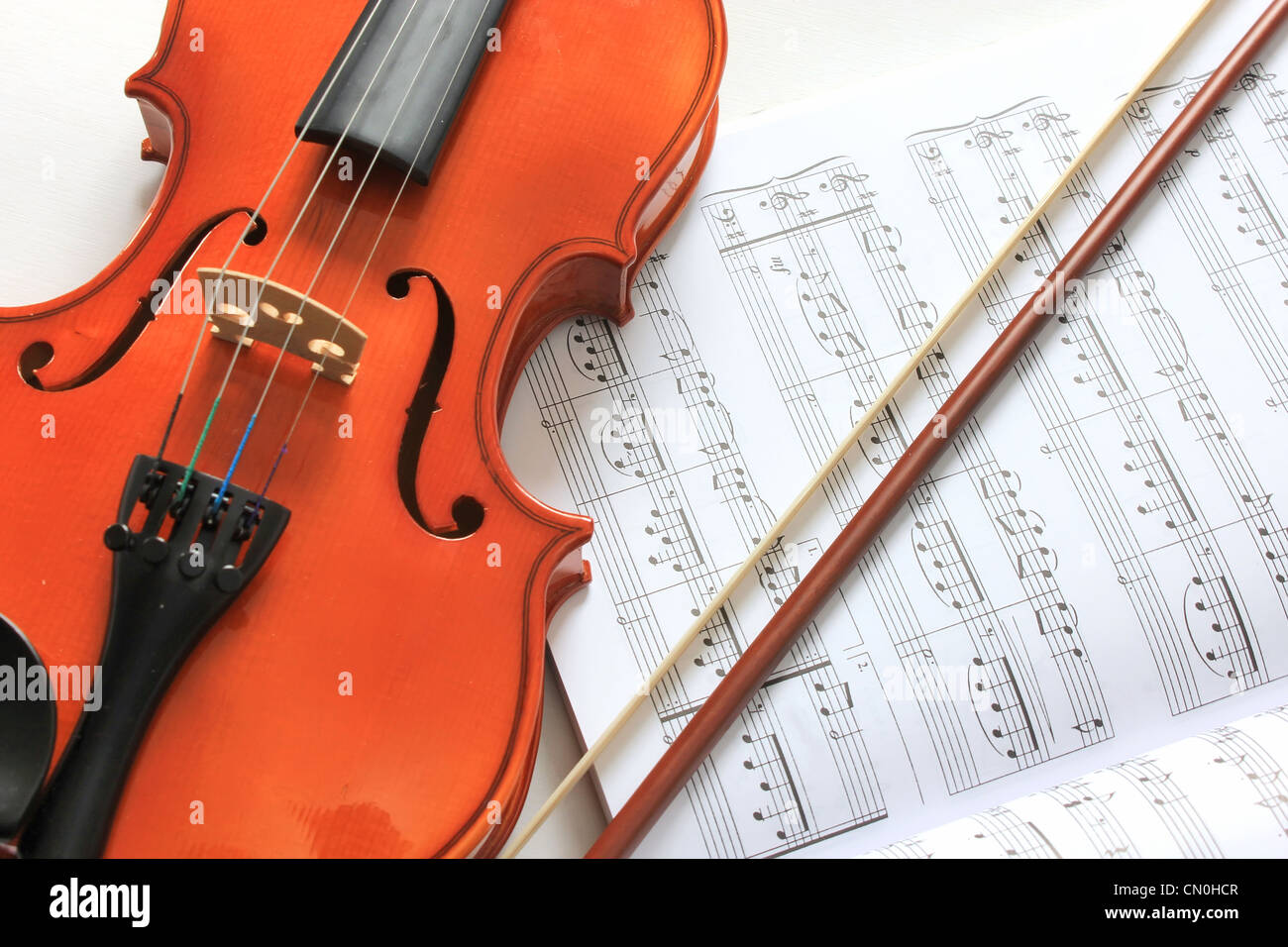 Violin and notes Stock Photo - Alamy