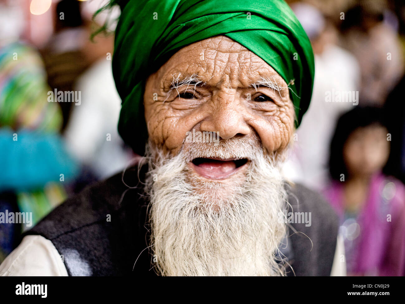 Sufi saint shrine hi-res stock photography and images - Alamy