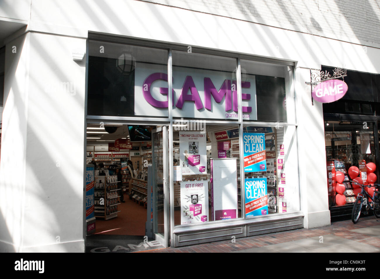Game computer gaming shop hi-res stock photography and images - Alamy