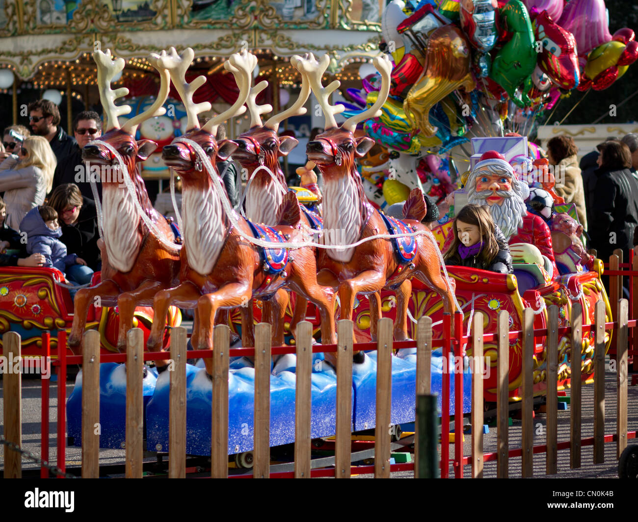 Children with baloons hi-res stock photography and images - Alamy