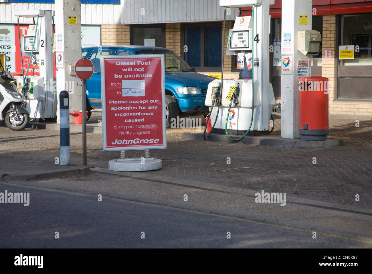 Petrol station sign hi-res stock photography and images - Alamy