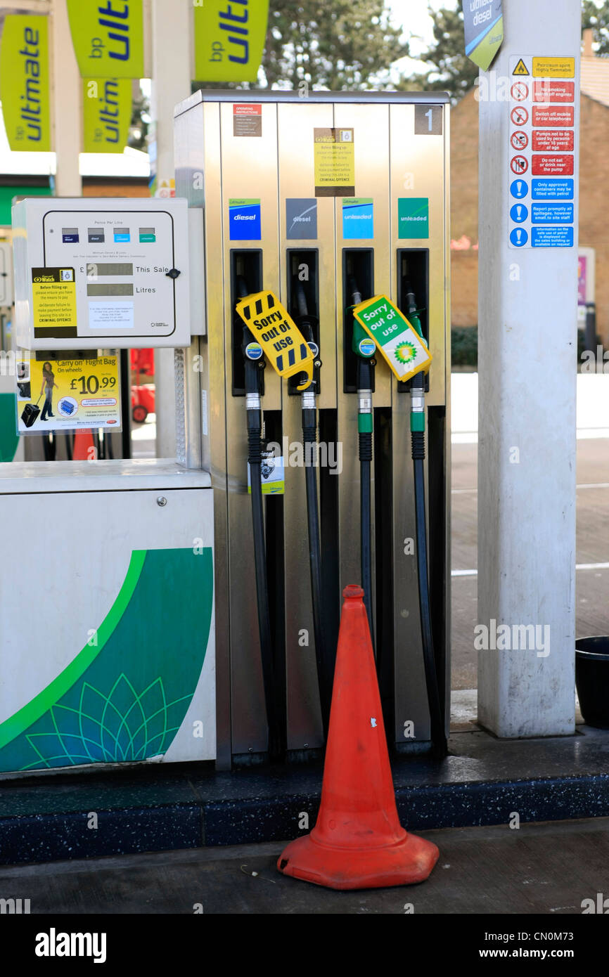Petrol pump chaos in Britain as a fear of a delivery strike panics ...