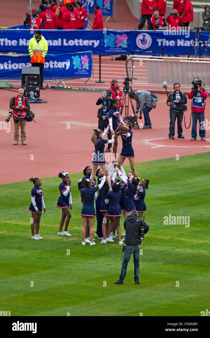 Cheer leaders team hi-res stock photography and images - Alamy