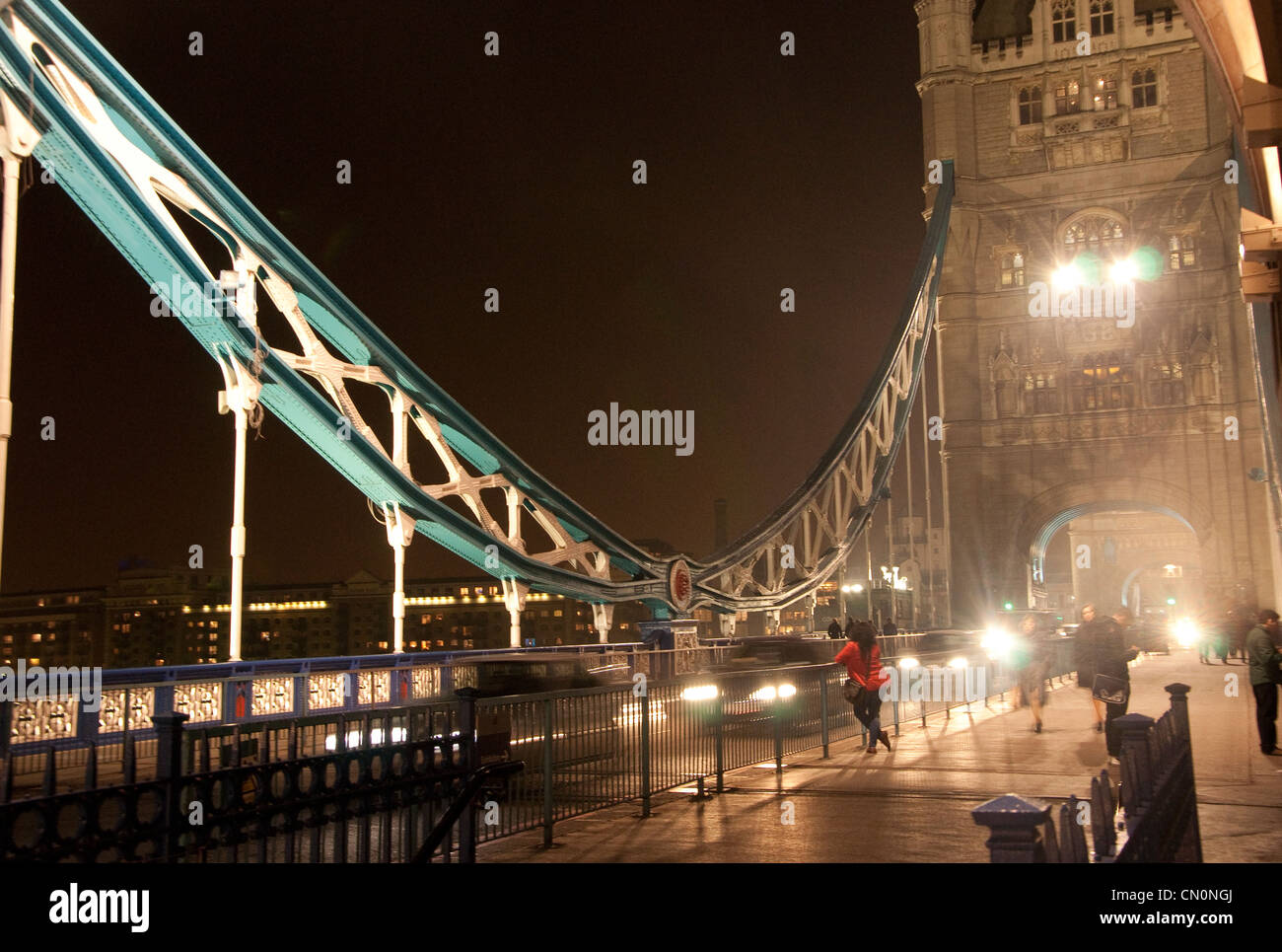 London bridge cars hi-res stock photography and images - Alamy