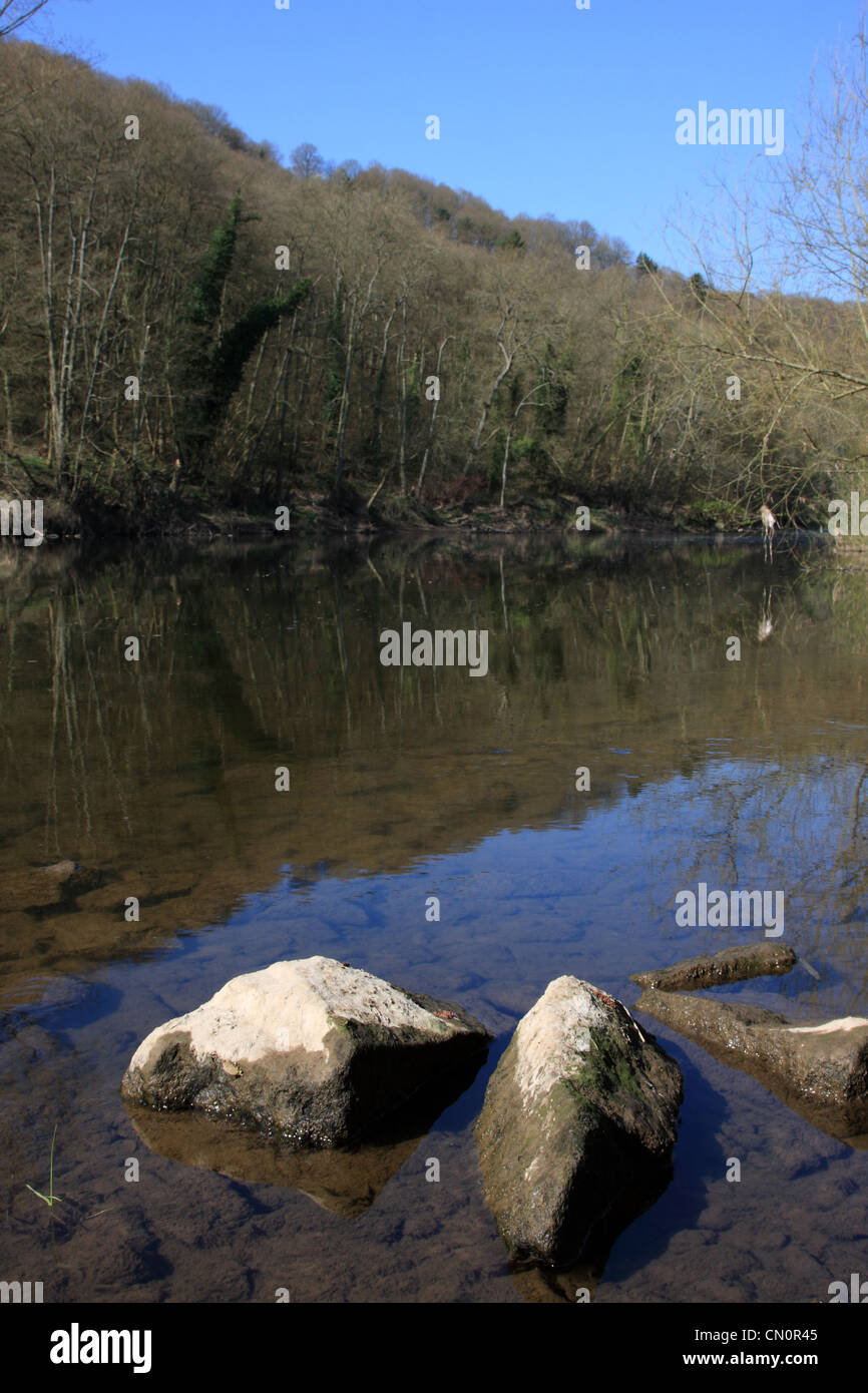 Low water levels on the river Severn at Trimpley, near Bewdley, England ...