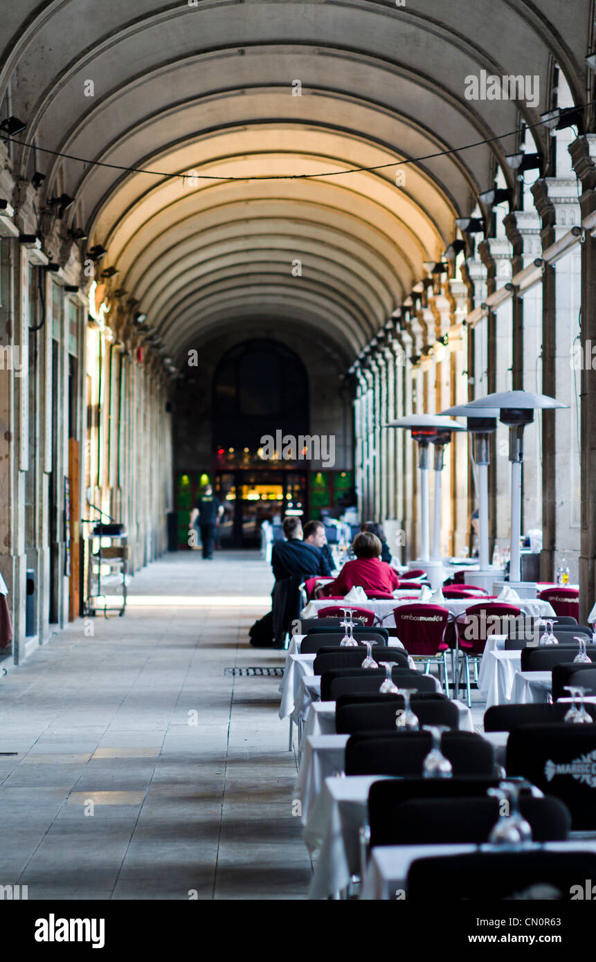 Restaurant terrace at Plaza del Rey, Barcelona, Catalonia, Spain Stock ...
