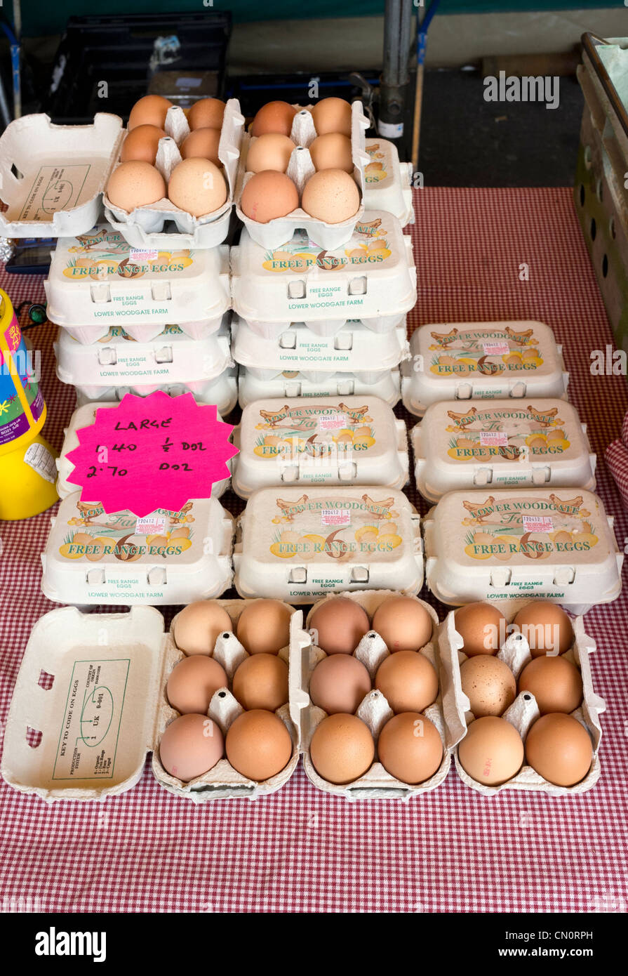 Fresh free range eggs on market stall Stock Photo - Alamy