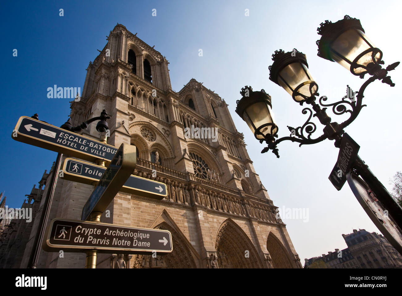 Place du parvis notre dame hi-res stock photography and images - Alamy